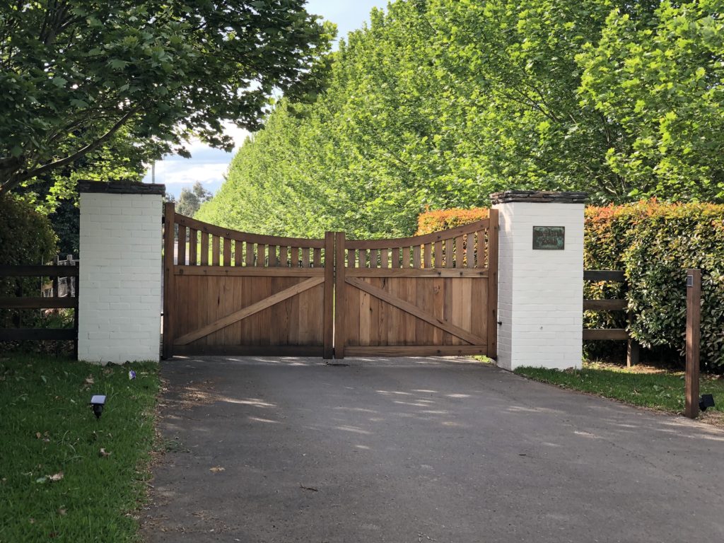 Custom Wooden & Timber Farm Gates | Giddiup